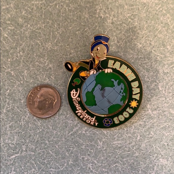 Disney | Jewelry | Limited Edition Disney Earth Day Pin 203 | Poshmark